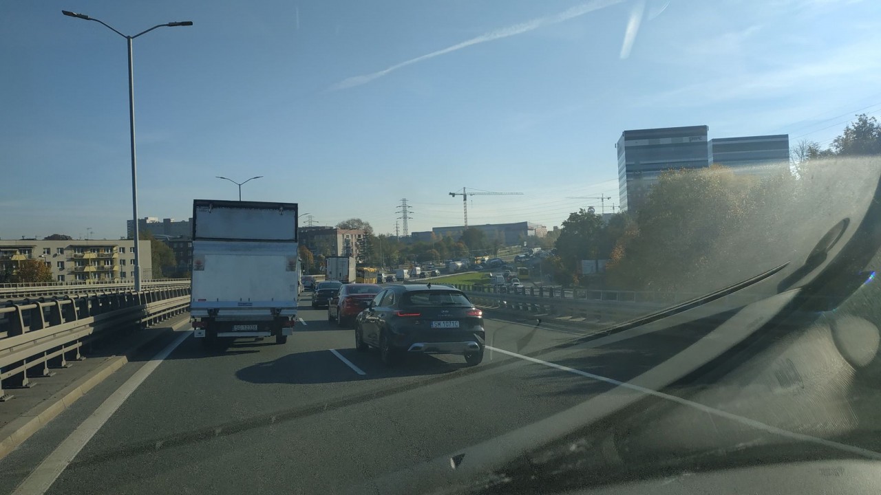 Osobówka wbita w TIRa! Groźny wypadek na A4 i ogromne korki w ... Osobówka wbita w TIRa! Groźny wypadek na A4 i ogromne korki w ...